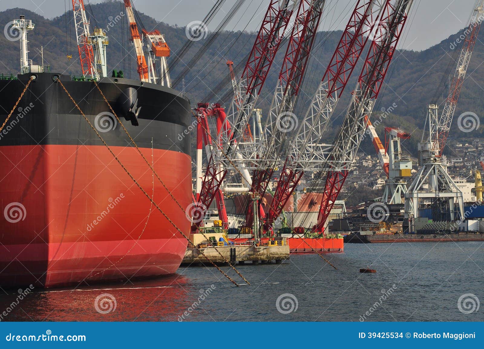 Quai De Construction Navale Dans Kure, Japon Photo stock - Image du ...