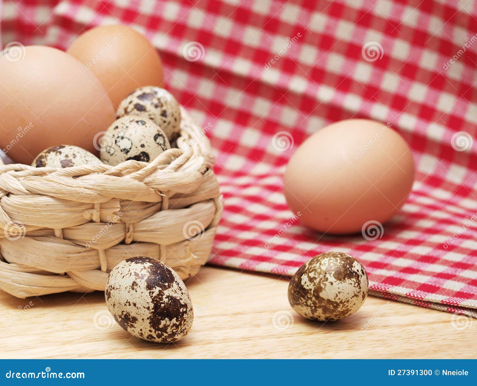 Quail and hen eggs stock photo. Image of nature, color - 27391300