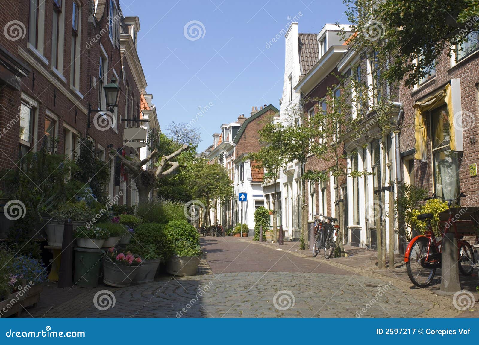 Quaint Alley stock image. Image of quaint, street, picturesque - 2597217
