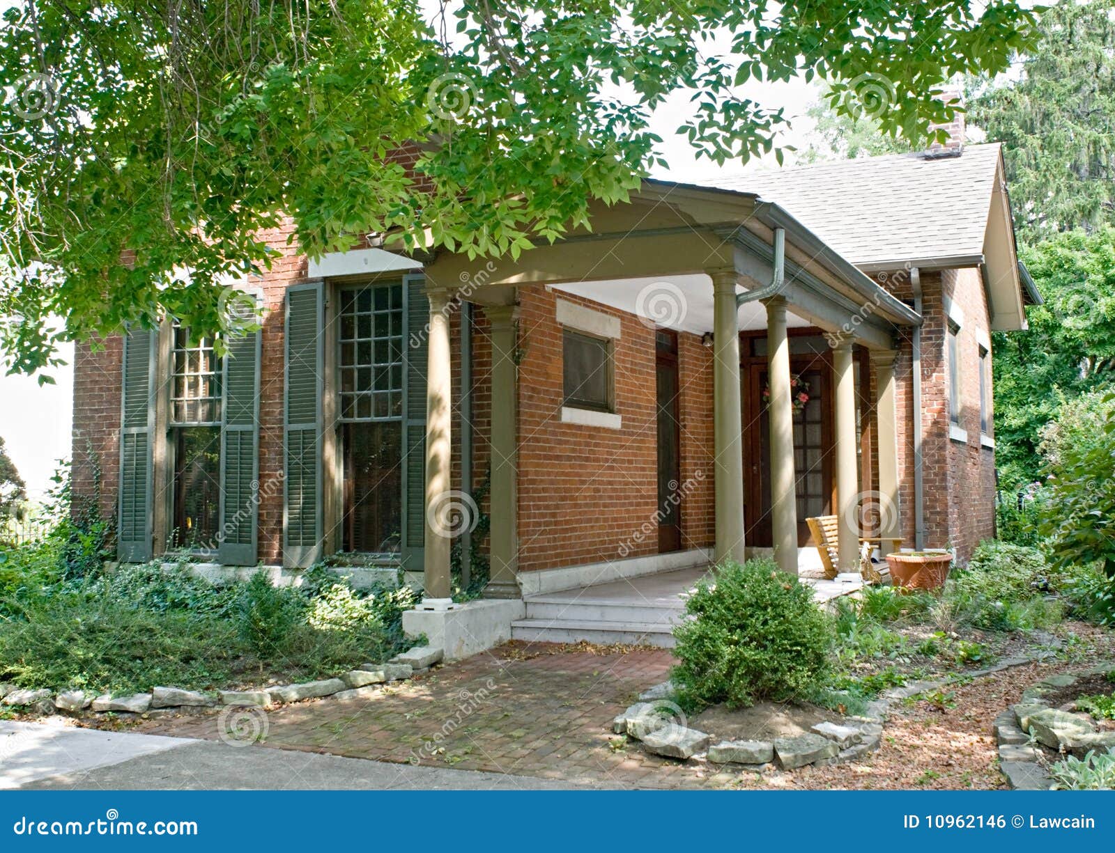 Quaint Cottage stock photo. Image of homestead, midwest - 10962146