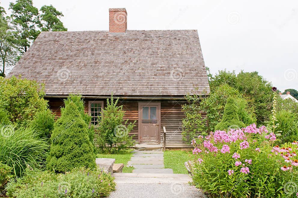 Quaint house landscaping stock image. Image of england - 15387987