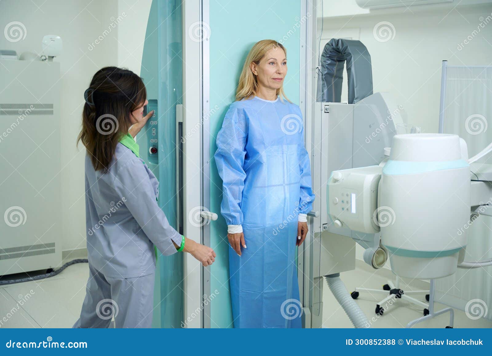 Qualified Radiologic Technologist Preparing Lady for Radiography Stock ...