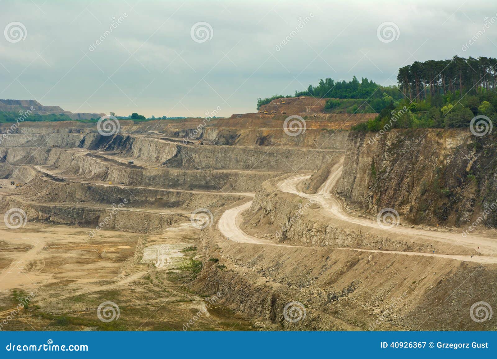Quarry imagem de stock. Imagem de escavadora, paisagem - 40926367