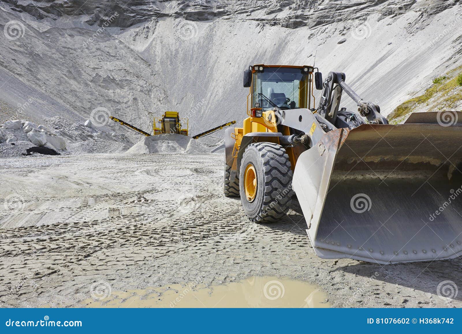 Quarry Aggregate With Heavy Duty Machinery. Caterpillar Loader ...