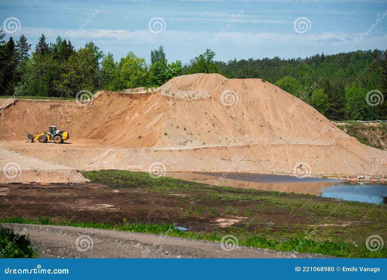 Quarry Aggregate with Heavy Duty Machinery. Construction Industry Stock ...