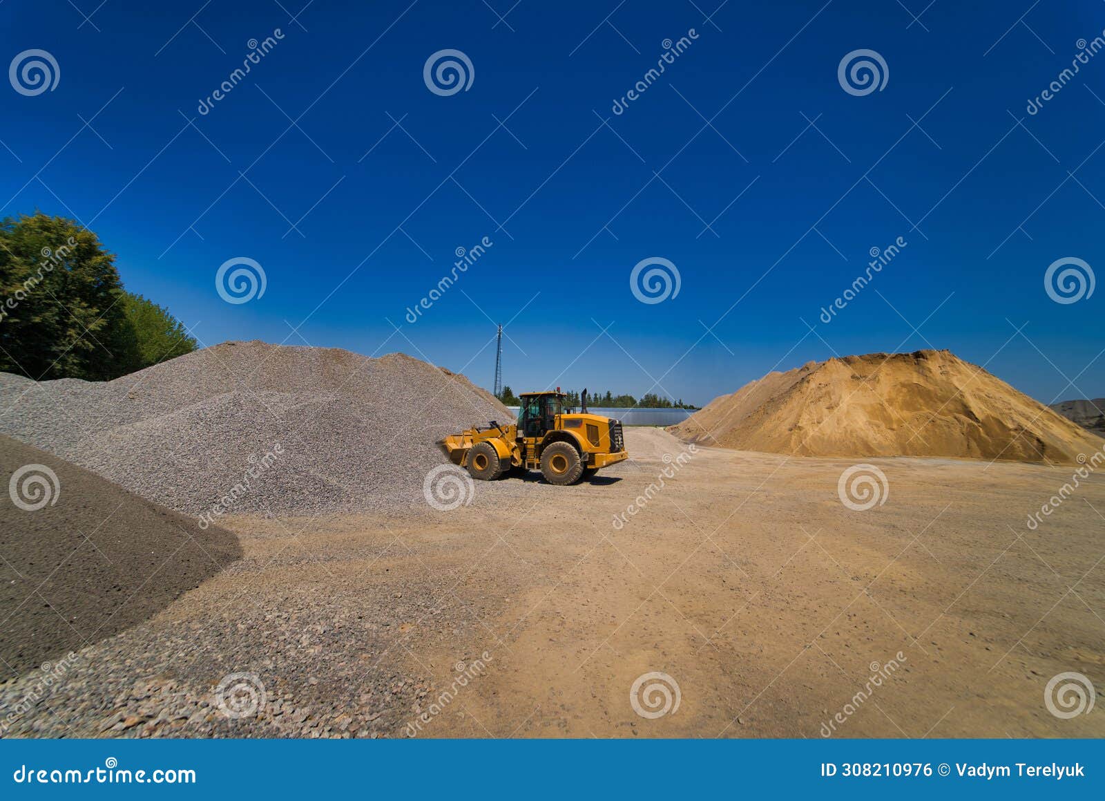 Quarry Aggregate with Heavy Duty Machinery. Construction Industry Stock ...