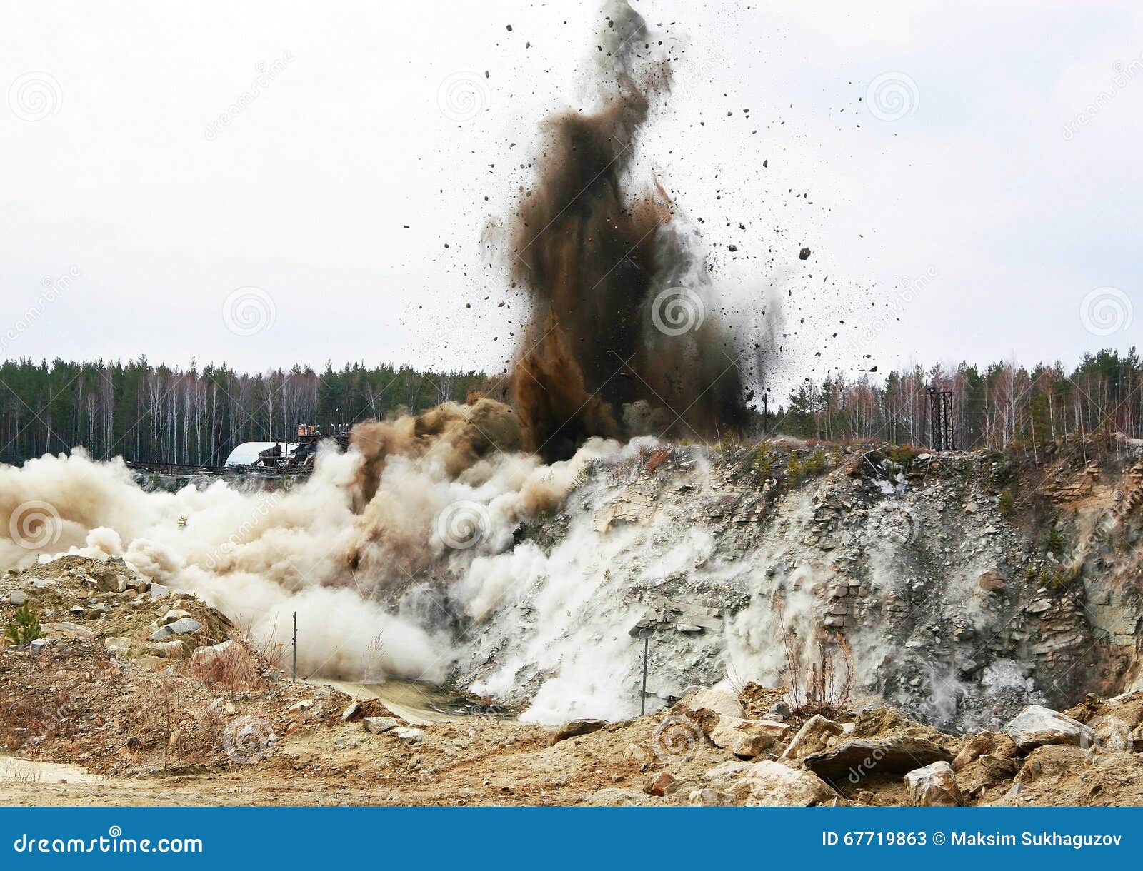 Quarry blasting stock image. Image of blasting, dust - 67719863
