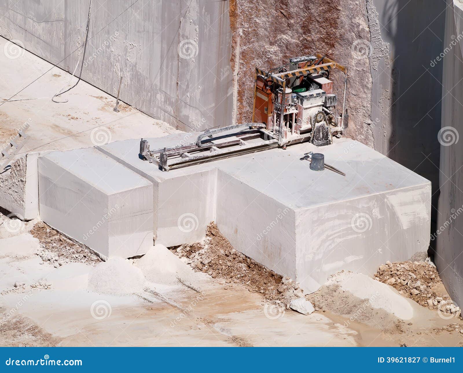 Quarry machinery stock image. Image of extraction, quarry - 39621827