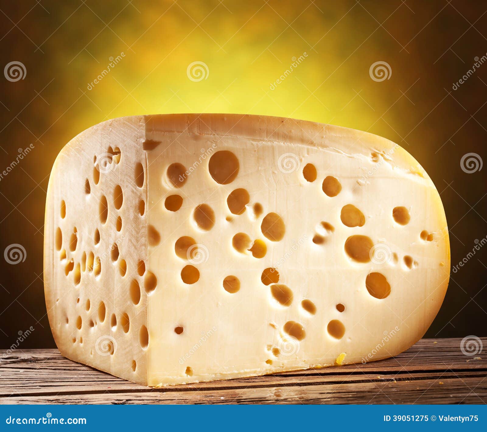 Quarto Della Testa Del Formaggio Dell'emmental. Immagine Stock ...