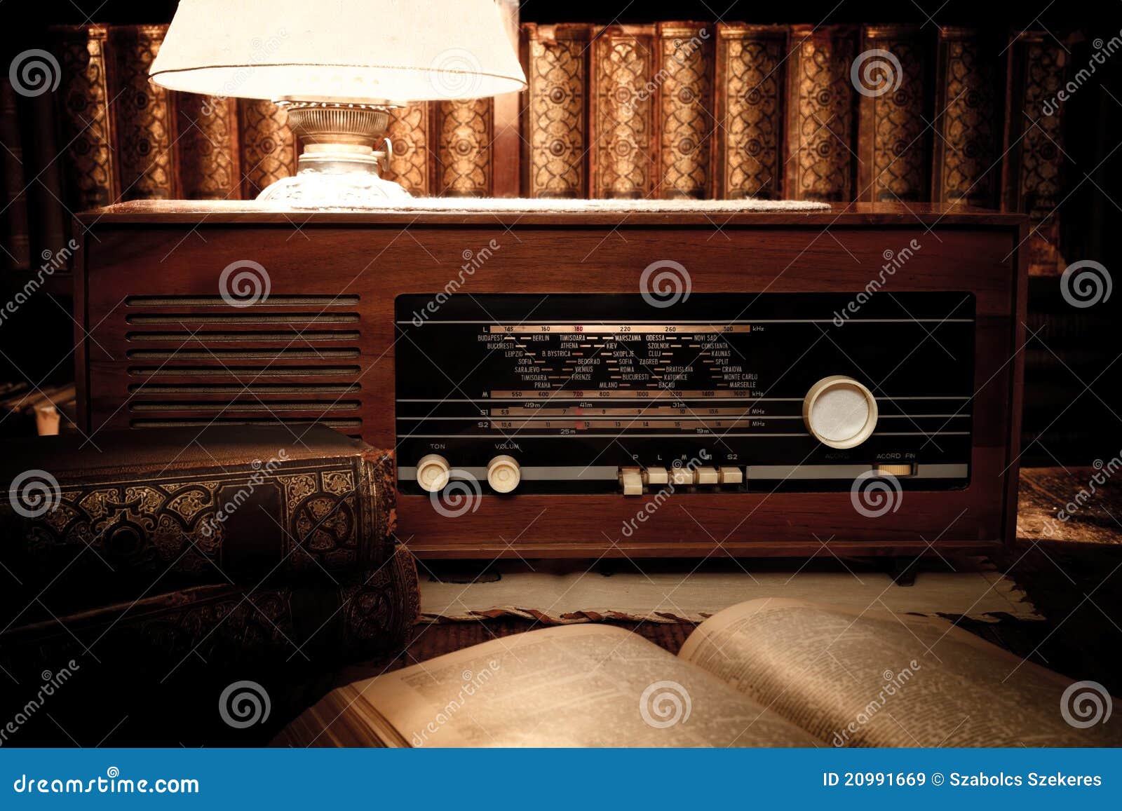 Quarto retro imagem de stock. Imagem de nostalgia, antiguidade - 20991669