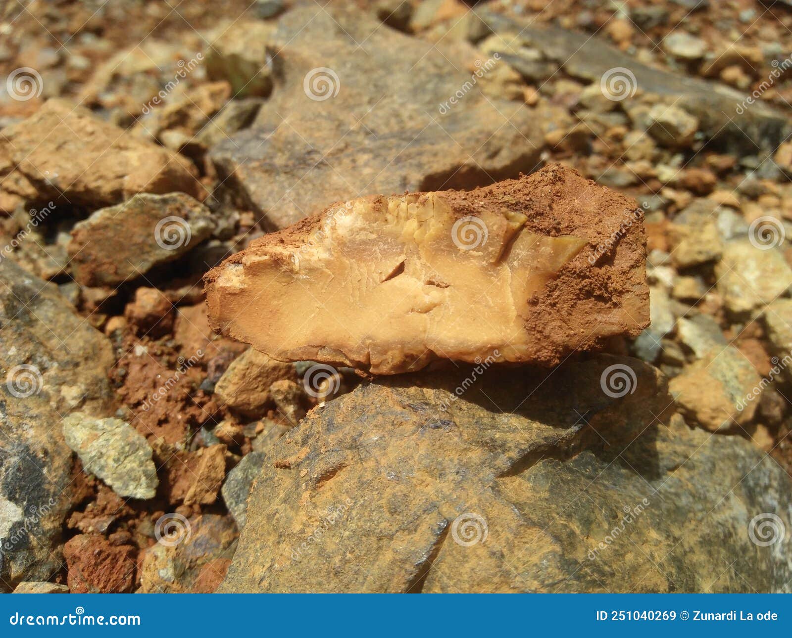 Quartzite with the Dominant Si Element As the Accumulation of Laterite ...