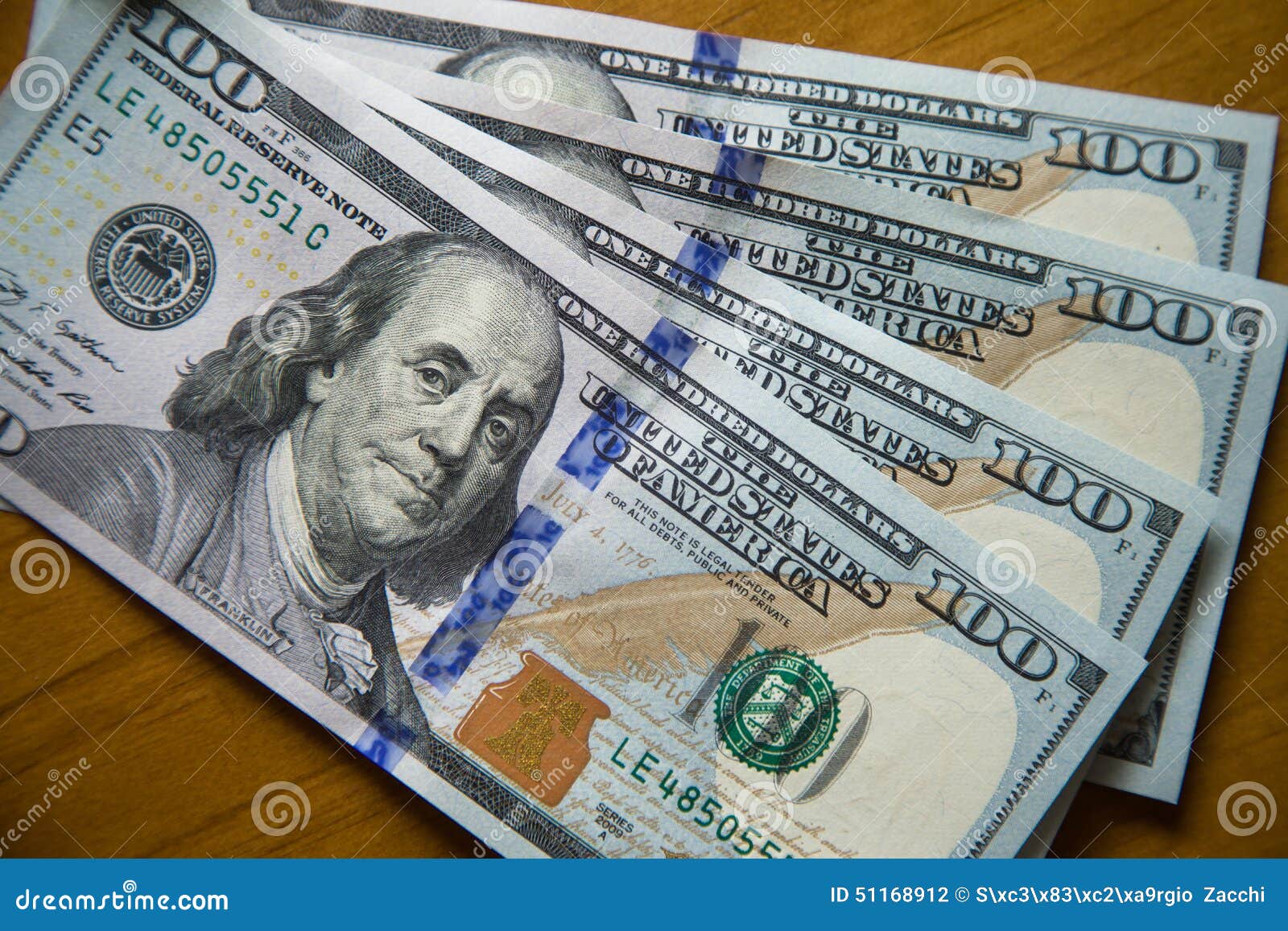 Quatre Notes De Cent Dollars Photo stock - Image du objets ...