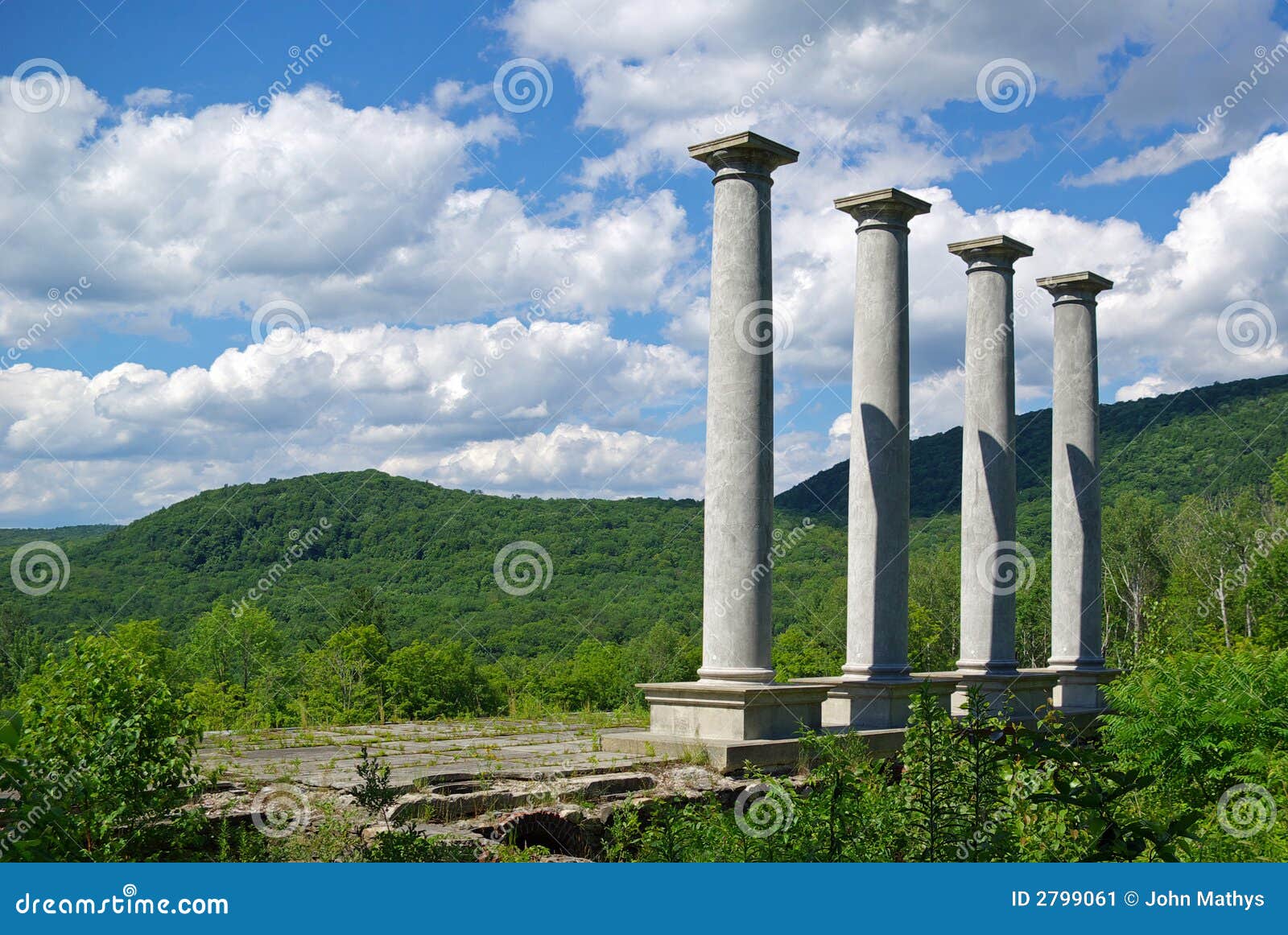 Quatre piliers. image stock. Image du explorez, bleu, pilier - 2799061