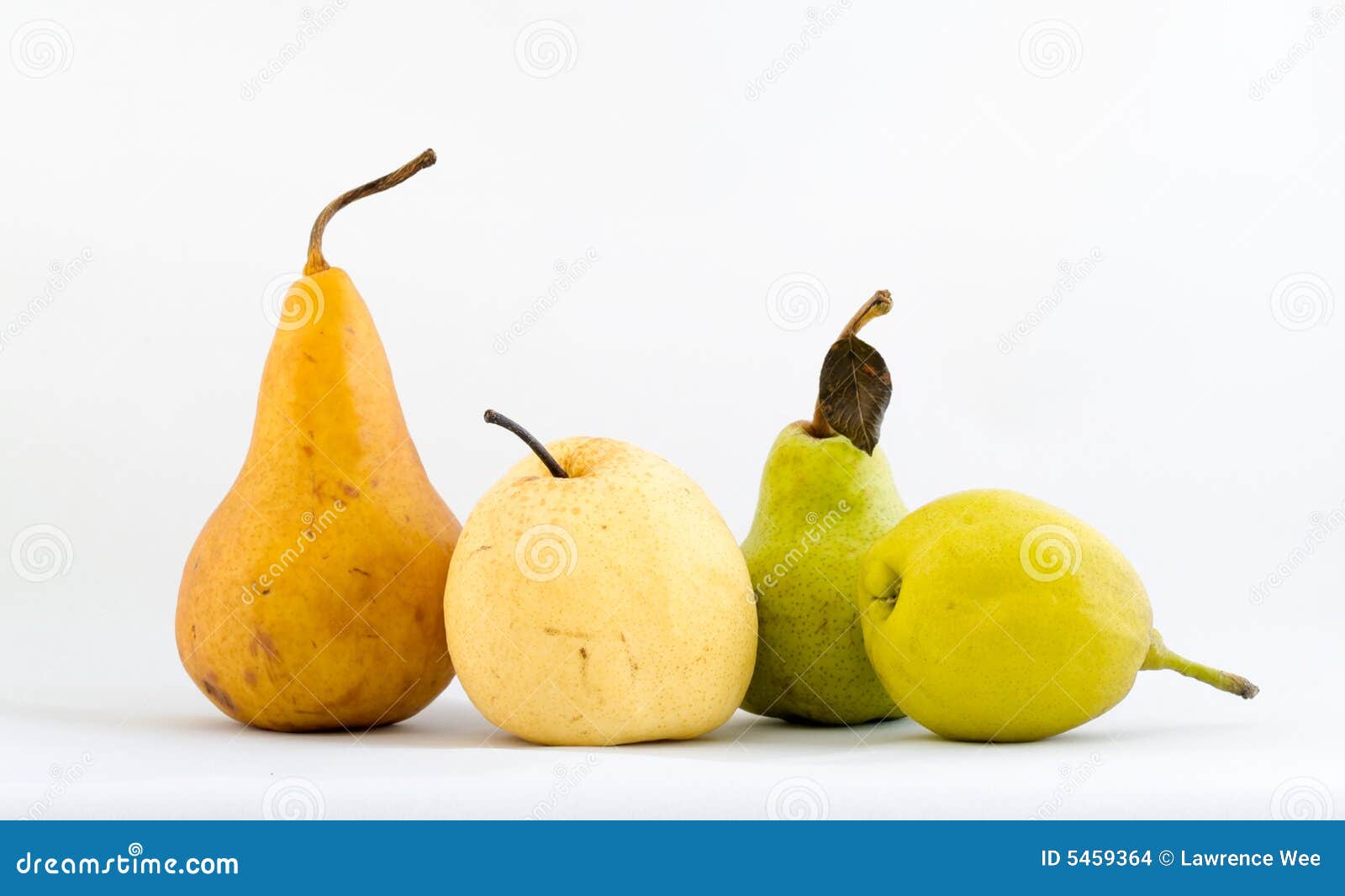 Quatre types de poires photo stock. Image du tiges, blanc - 5459364