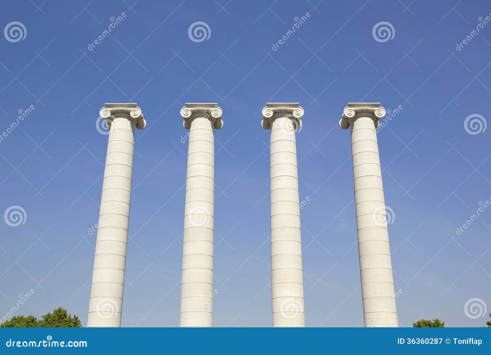 Quattro Colonne Bianche, Barcellona Immagine Stock - Immagine di limite ...