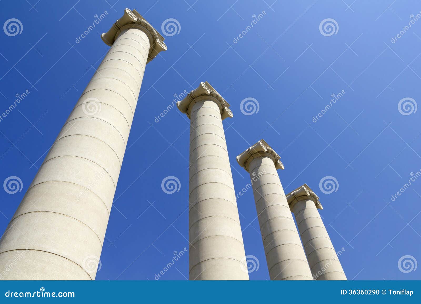 Quattro Colonne Bianche, Barcellona Fotografia Stock - Immagine di ...