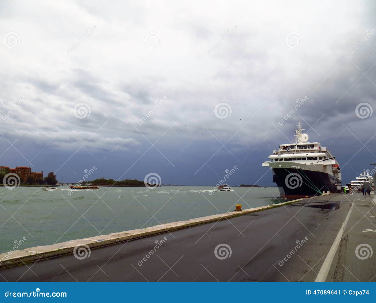 Quay in Venice editorial photo. Image of boat, travel - 47089641