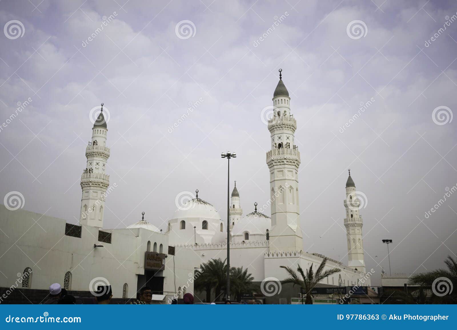 Quba Mosque editorial stock photo. Image of makkah, koran - 97786363