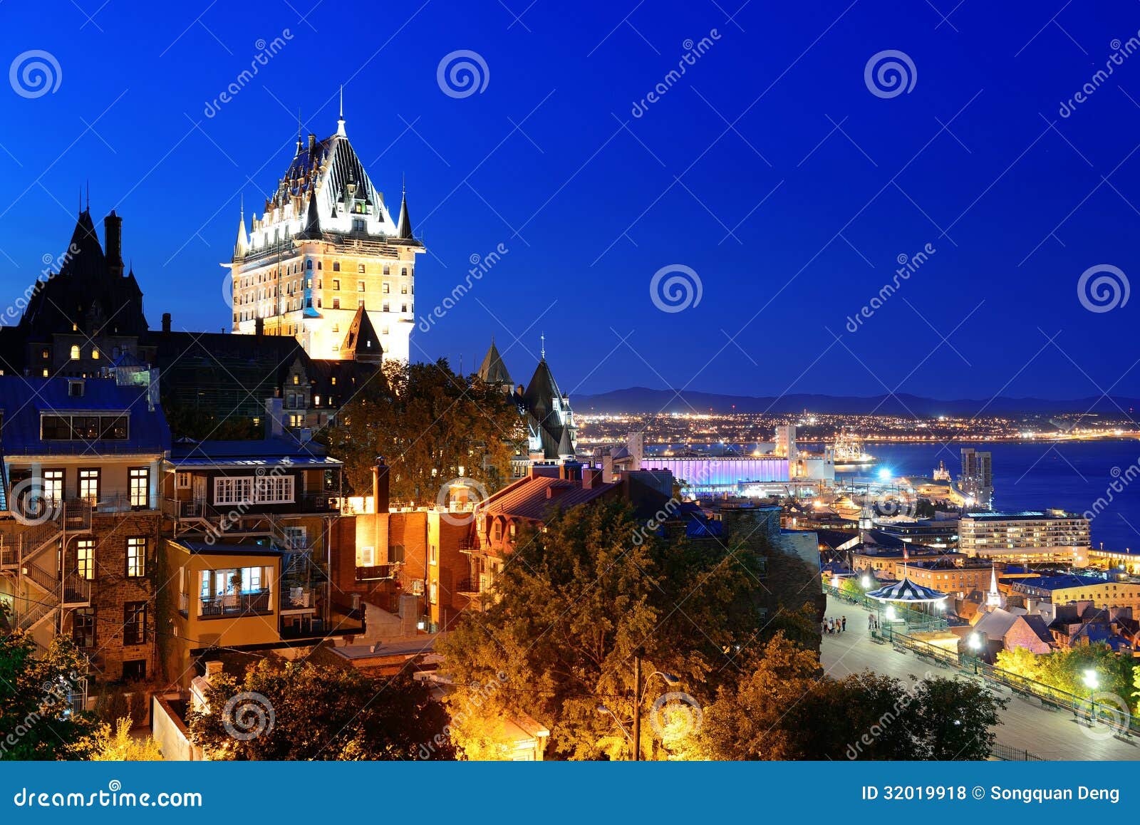 Quebec City stock photo. Image of illumination, skyline - 32019918