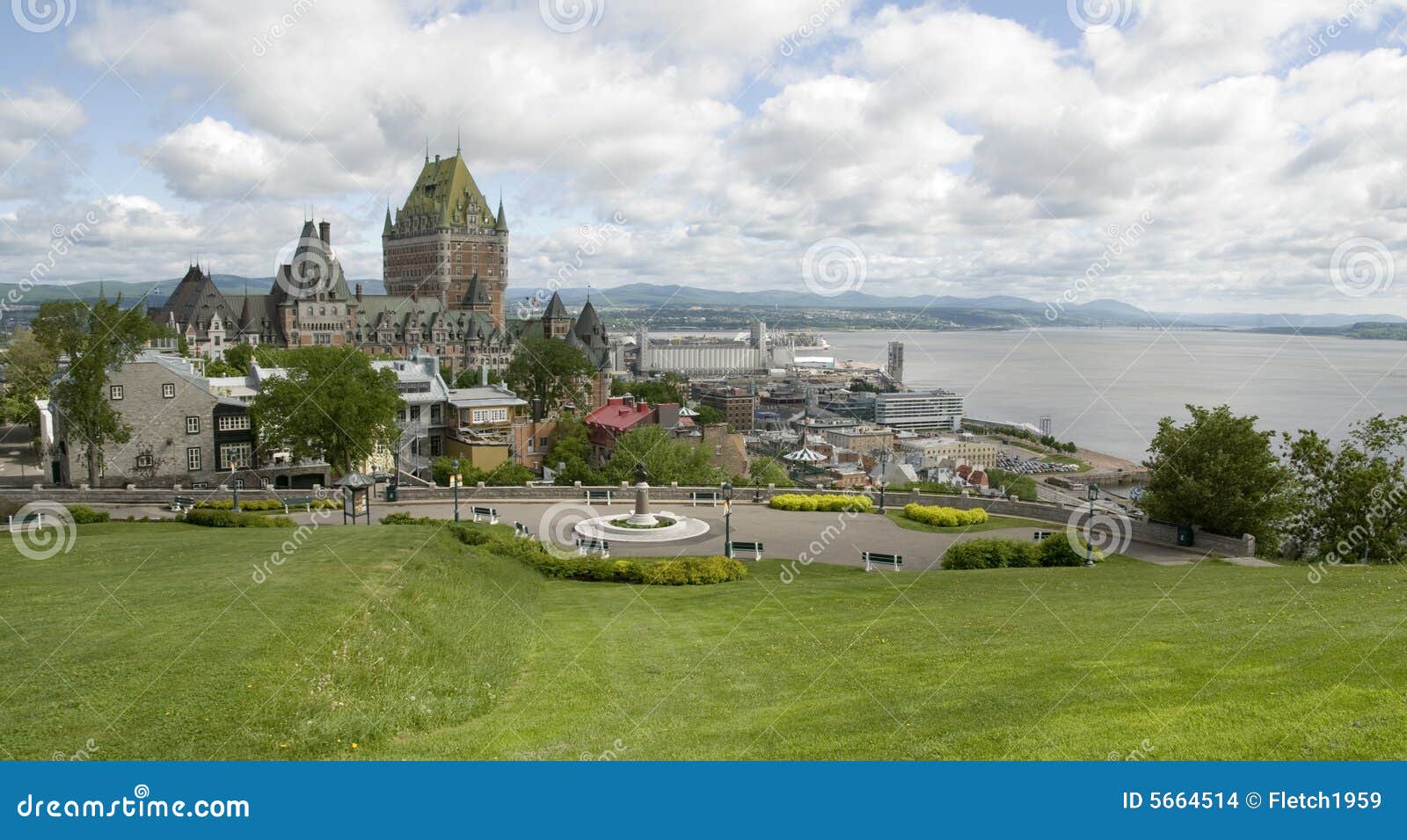 Quebec City Y Muelles, Canadá Foto de archivo - Imagen de castillo ...