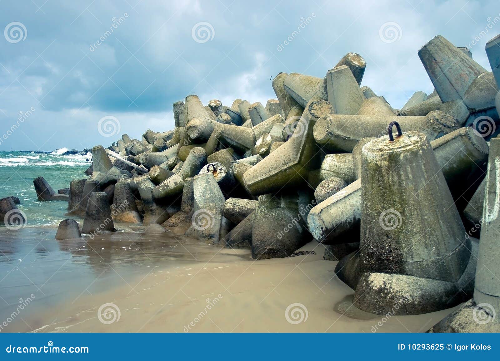 Quebra-mares imagem de stock. Imagem de espirrar, grande - 10293625