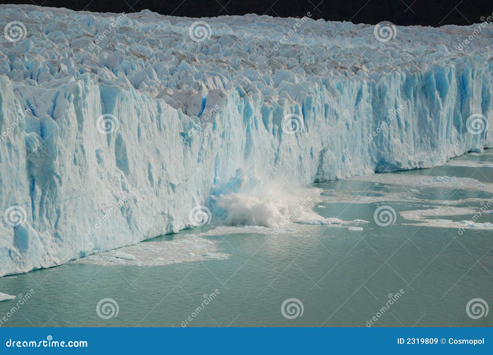 Quebrando o gelo imagem de stock. Imagem de exterior, nave - 2319809