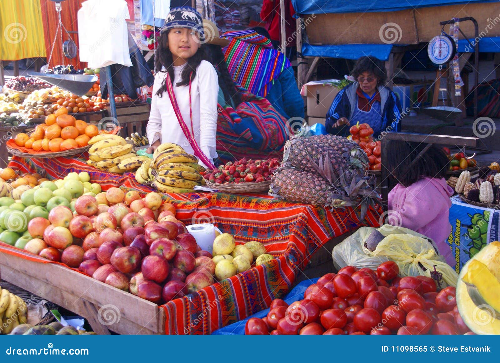 Quechua Indian Women Bargain and Sell Vegetables > Editorial Image ...