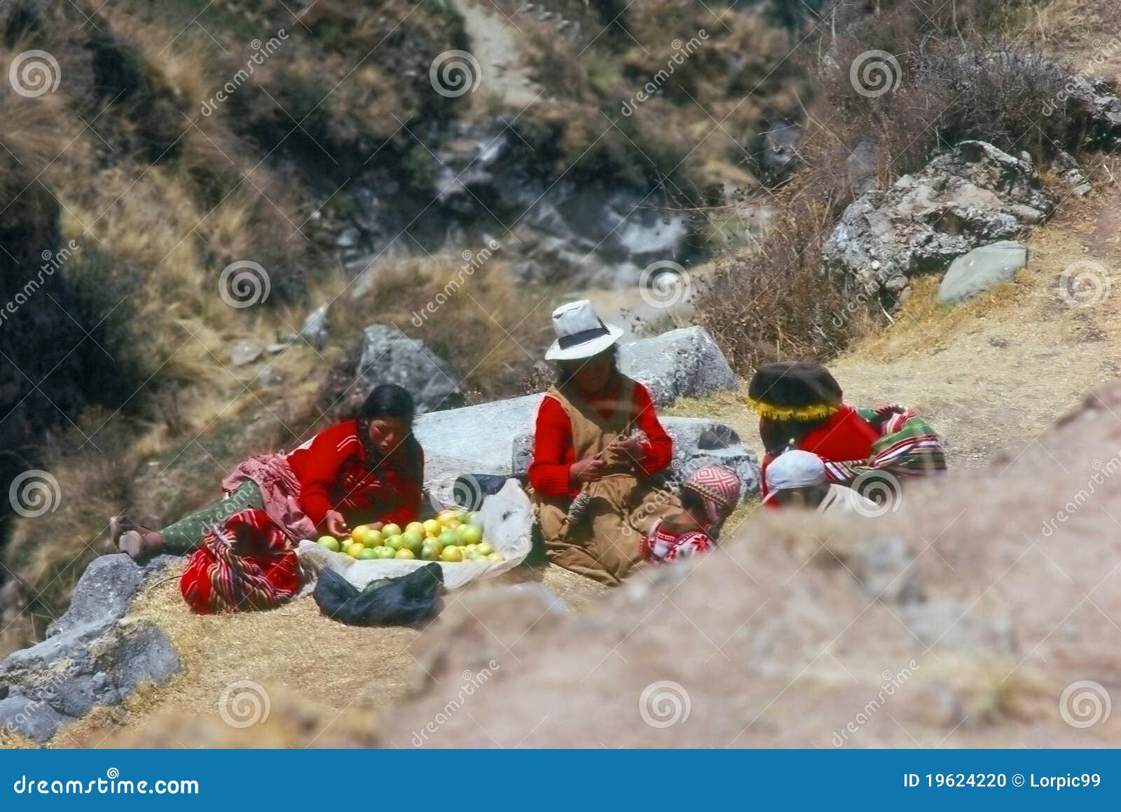 Quechua Indians, Peru editorial image. Image of selling - 19624220