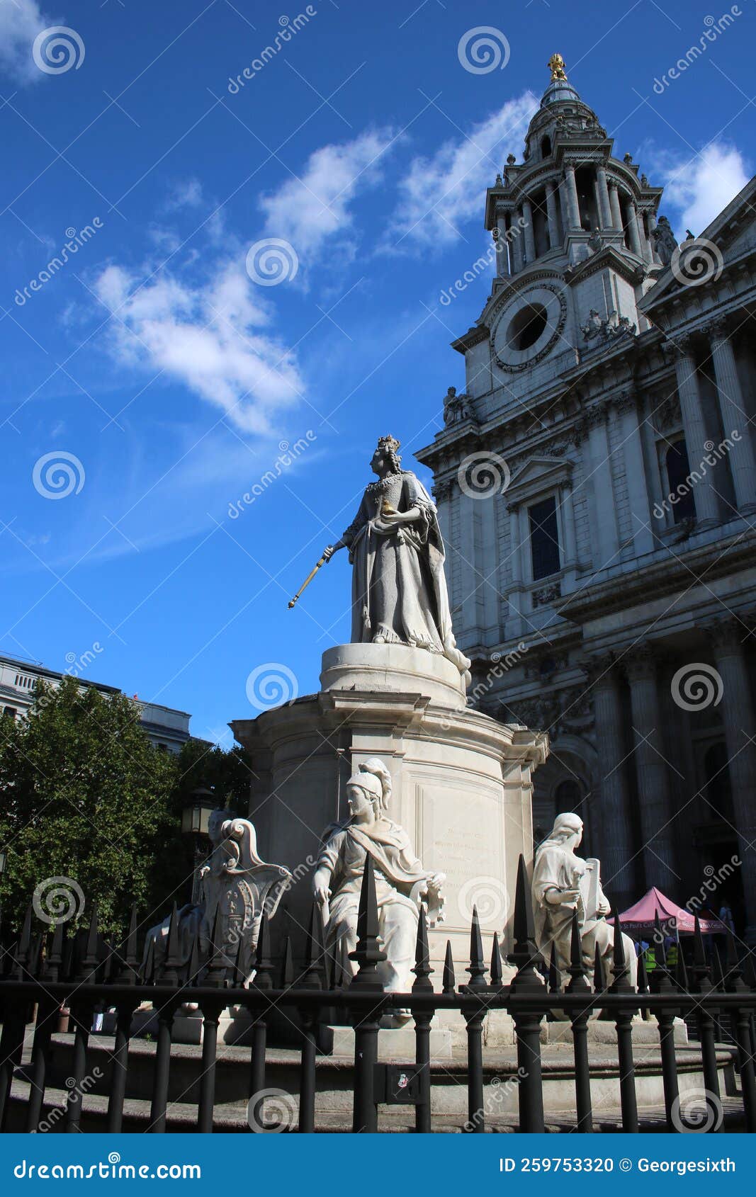 Queen Anne Statue Outside St Pauls Cathedral Editorial Image - Image of ...