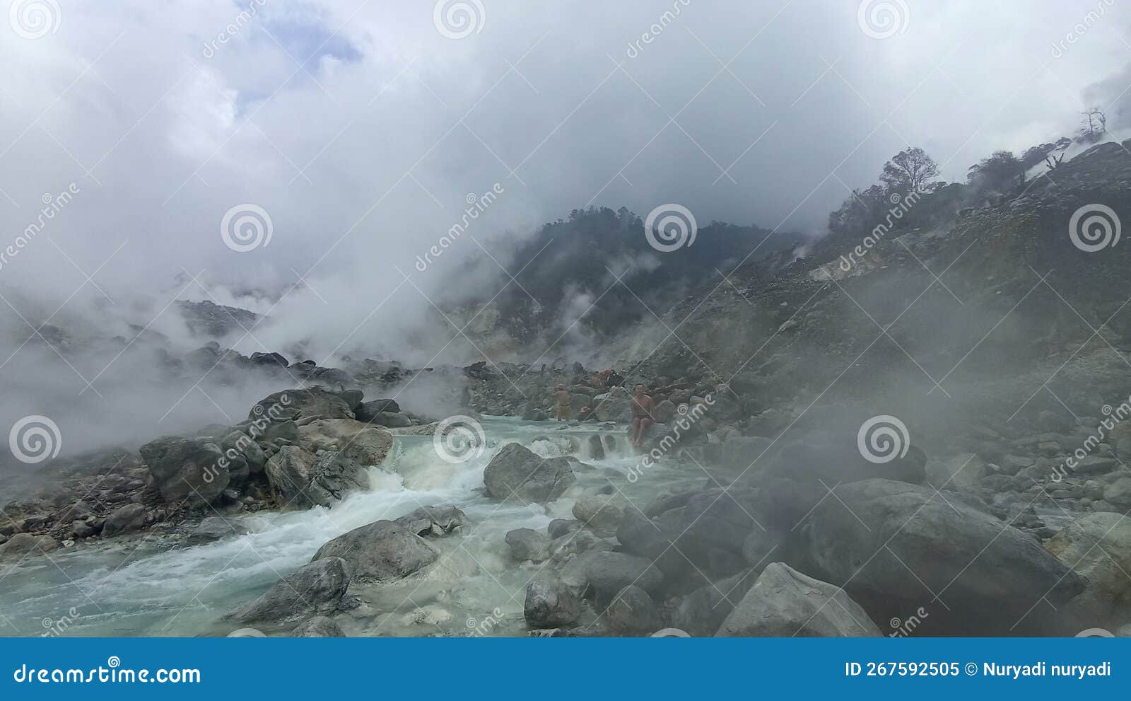 Queen crater editorial image. Image of crater, hotspringwater - 267592505