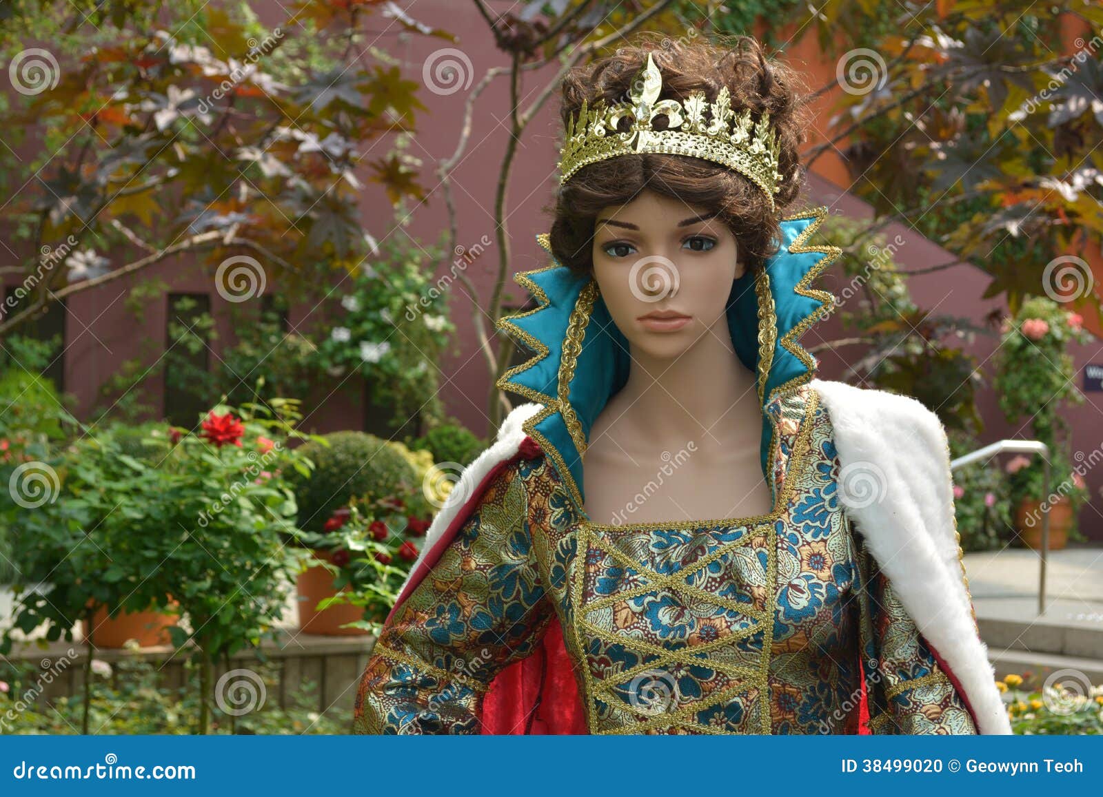 Queen Doll Stock Photography | CartoonDealer.com #38499020