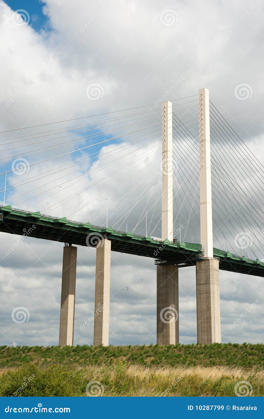Queen Elisabeth II bridge stock image. Image of elizabeth - 10287799
