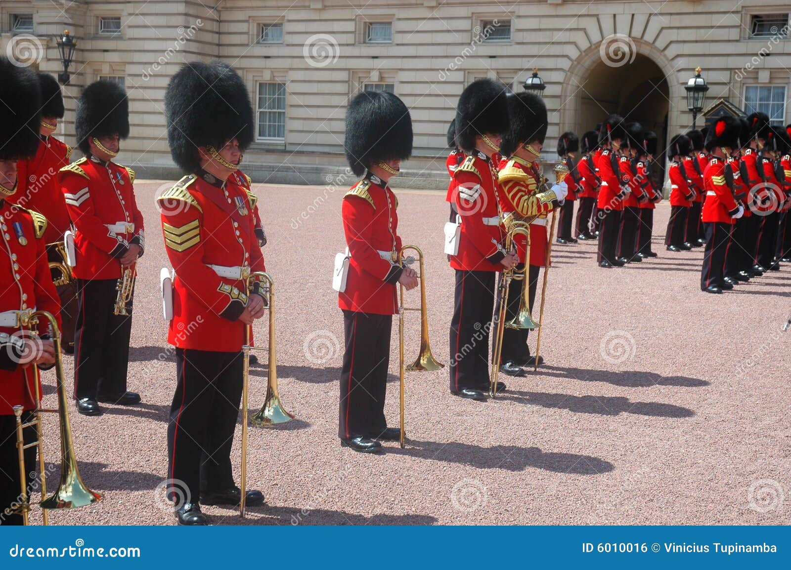 Queen Guard editorial photo. Image of royal, windsor, change - 6010016
