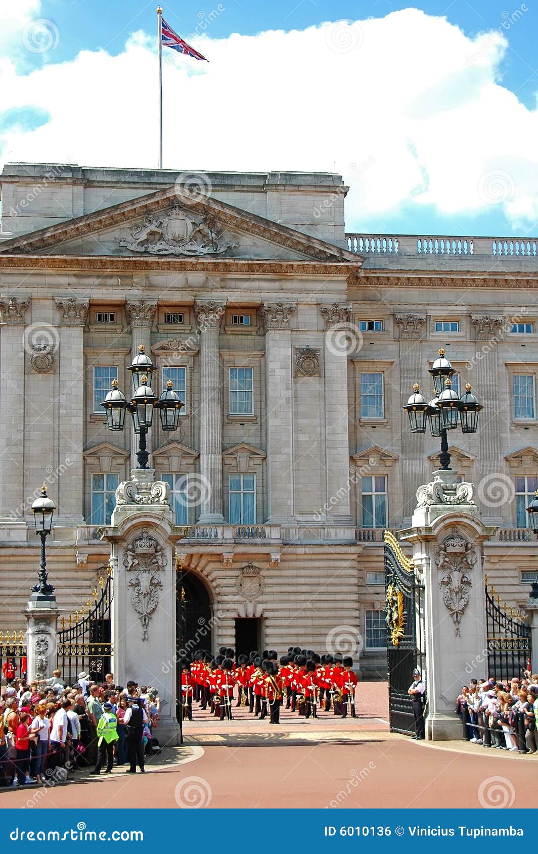 Queen Guard editorial photo. Image of windsor, london - 6010136
