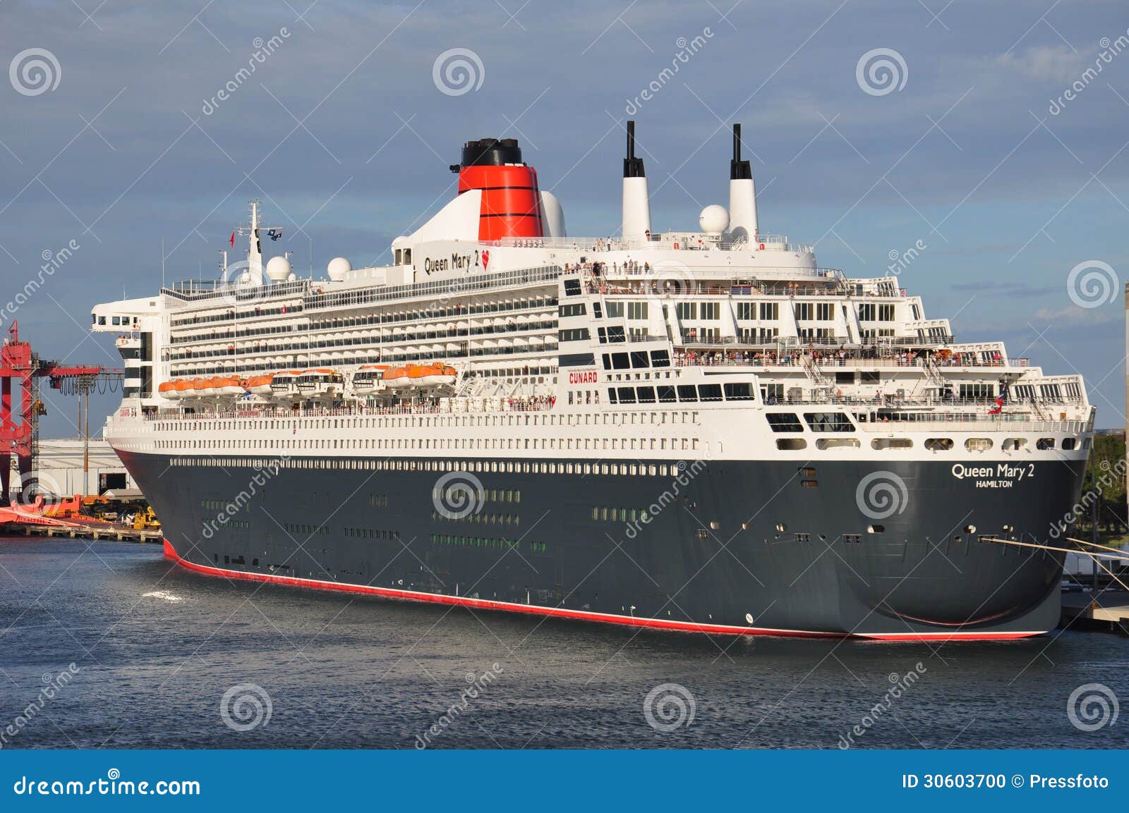 Queen Mary 2 editorial image. Image of boat, blue, cruises - 30603700