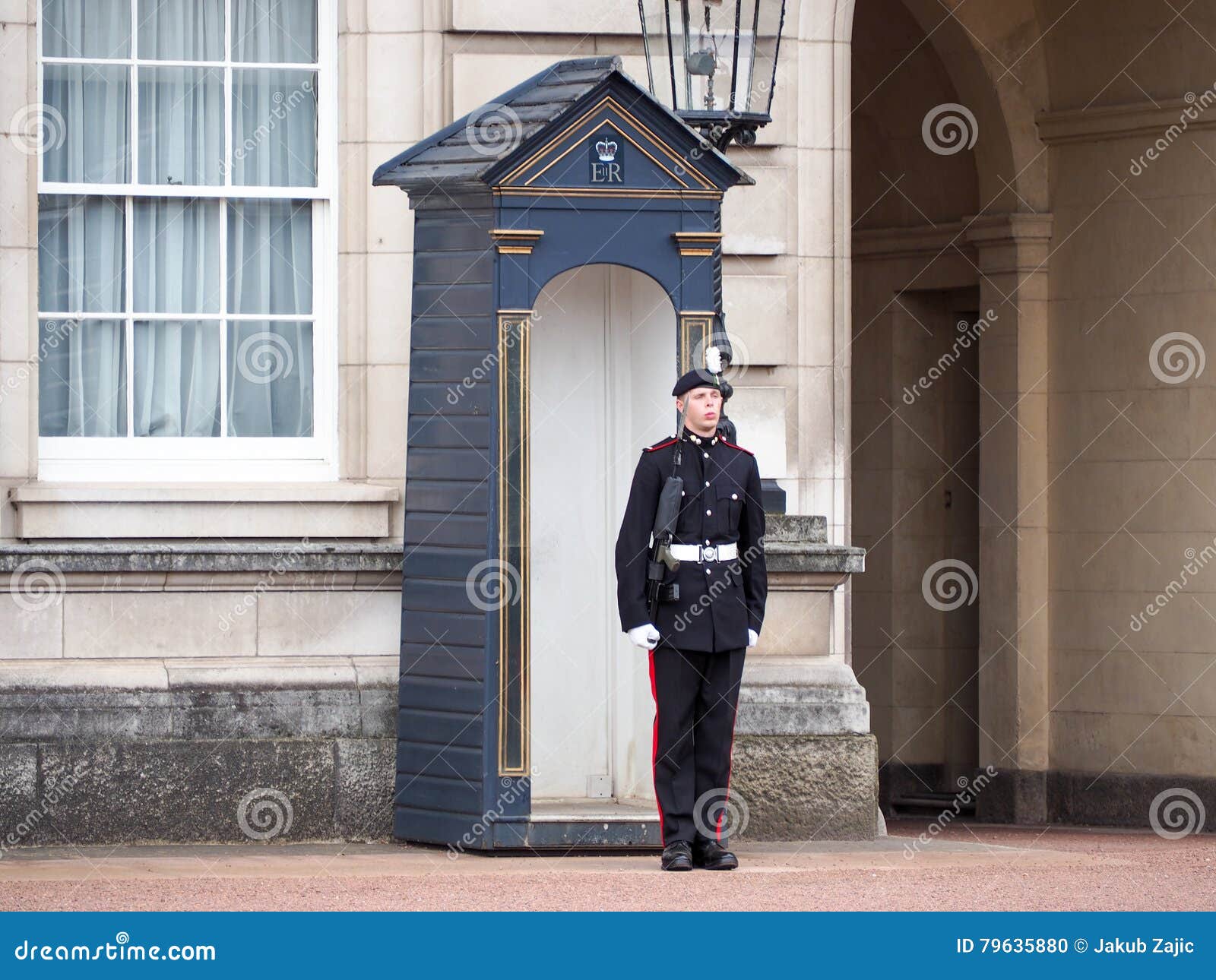 Queen S Guard at the Buckingham Palace Editorial Image - Image of royal ...