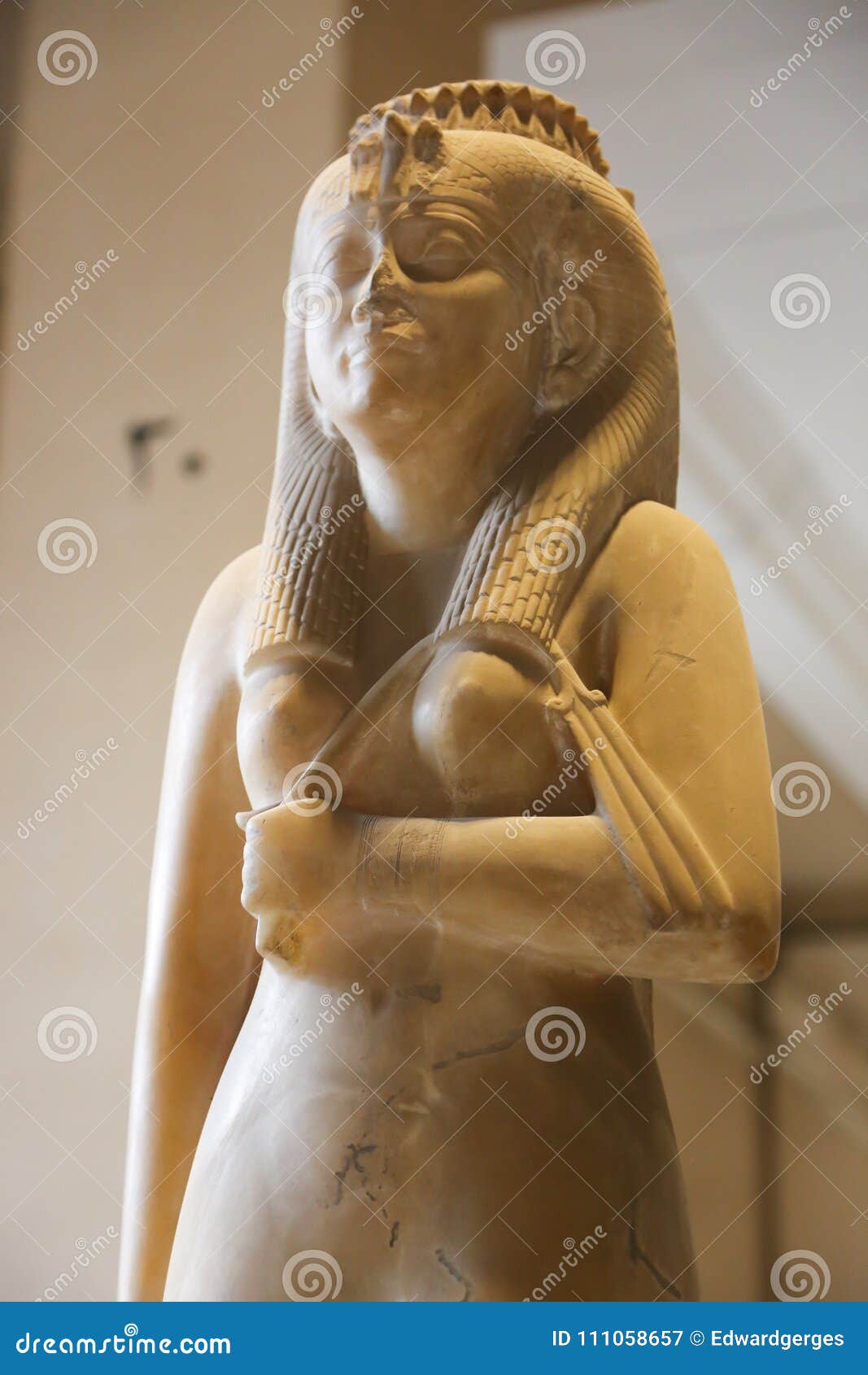Queen Statue - Cairo Museum Editorial Photography - Image of accessories, egyptnancient: 111058657