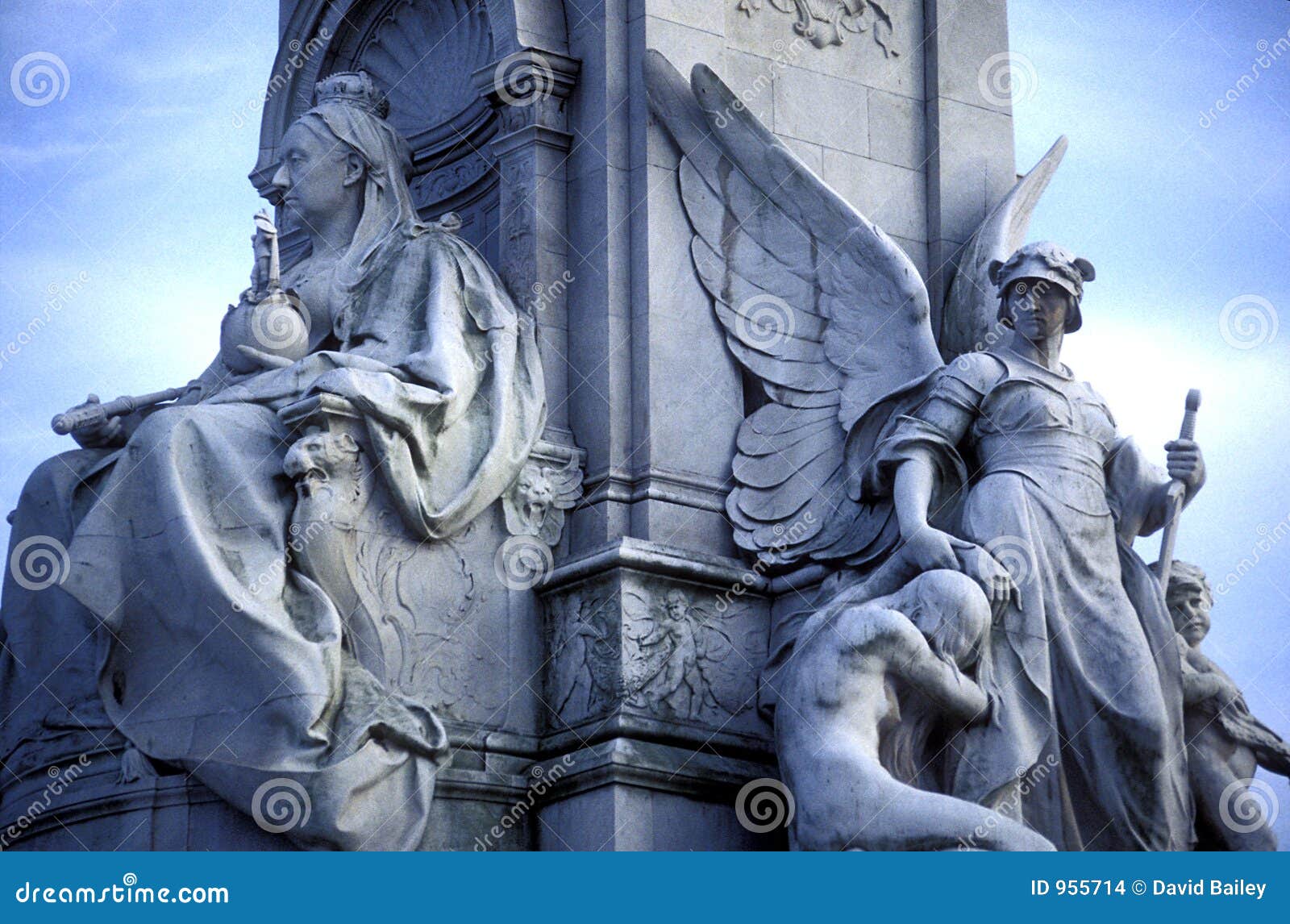 Queen Victoria Memorial editorial stock image. Image of tourist - 955714