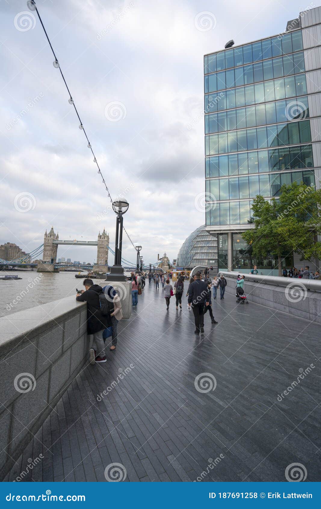 The Queens Walk at River Thames in London - LONDON, ENGLAND - SEPTEMBER ...