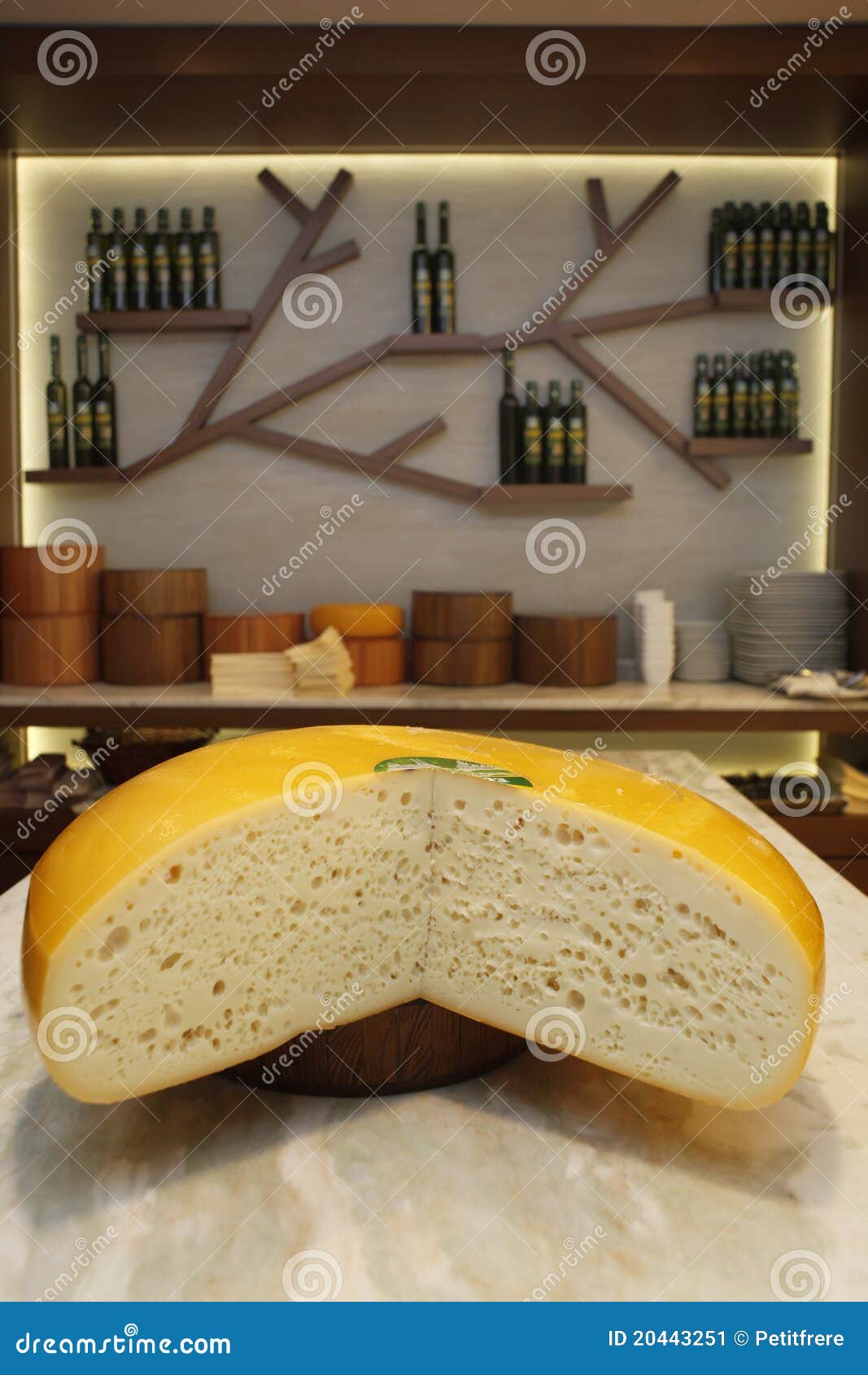 Queijo da aro imagem de stock. Imagem de mercado, lado - 20443251