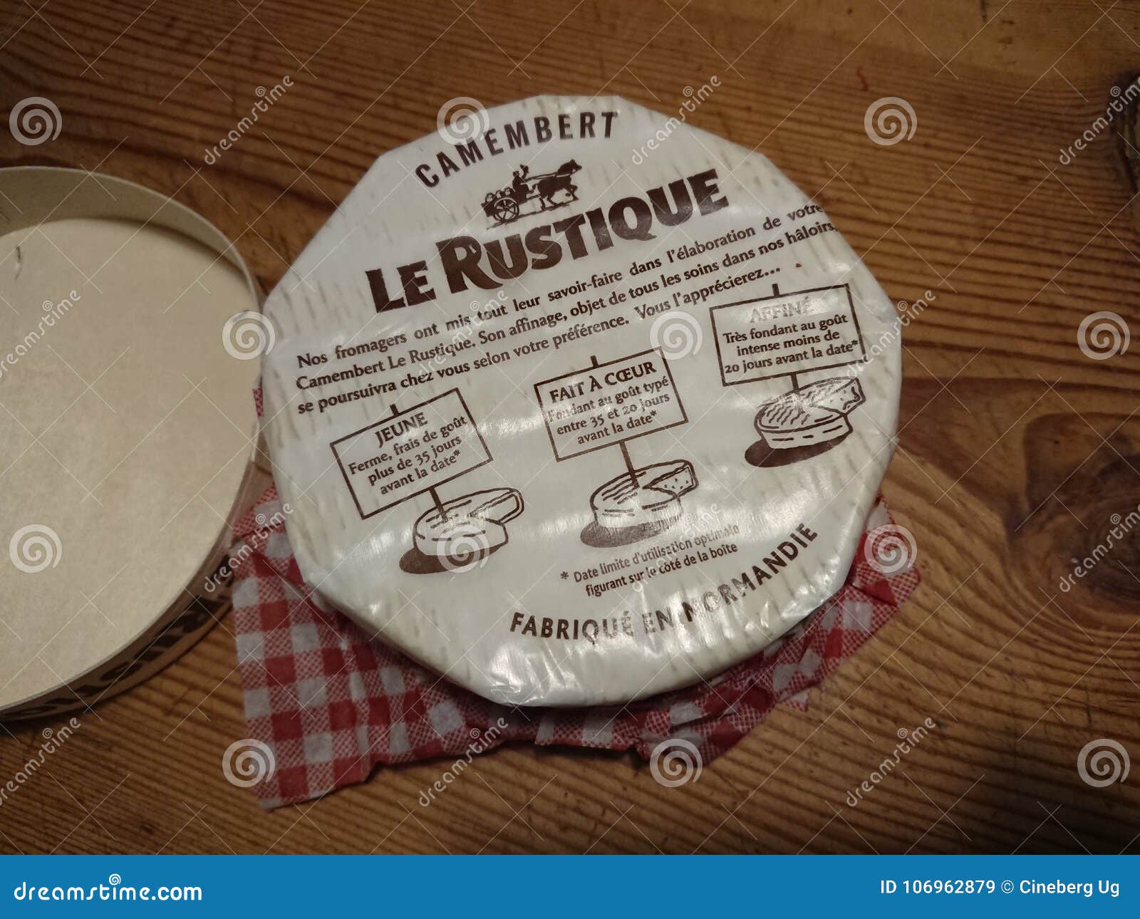 Queijo de Le Rustique imagem de stock editorial. Imagem de sabor ...