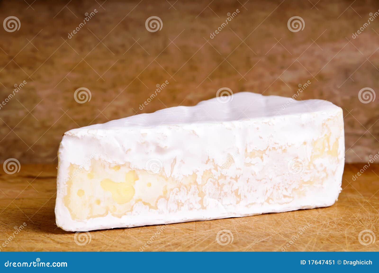 Queijo do brie imagem de stock. Imagem de francês, lanche - 17647451