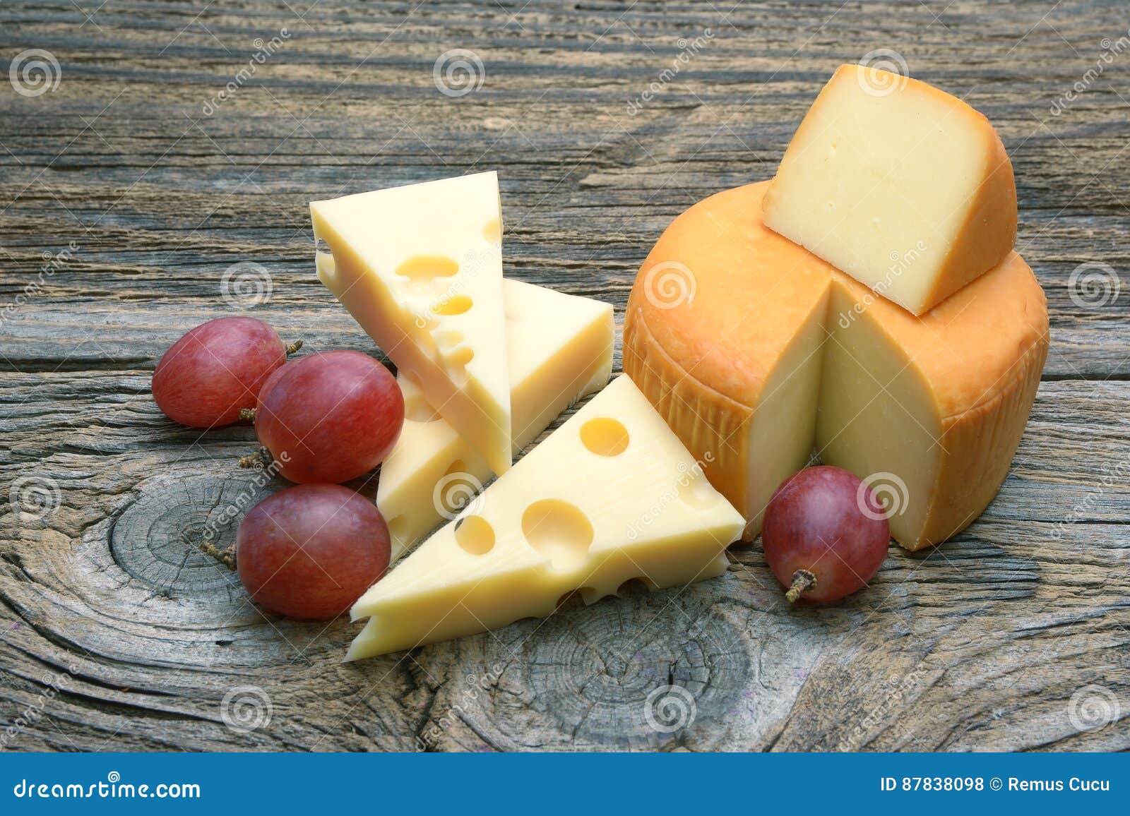 Queijo do emmental foto de stock. Imagem de azeitonas - 87838098