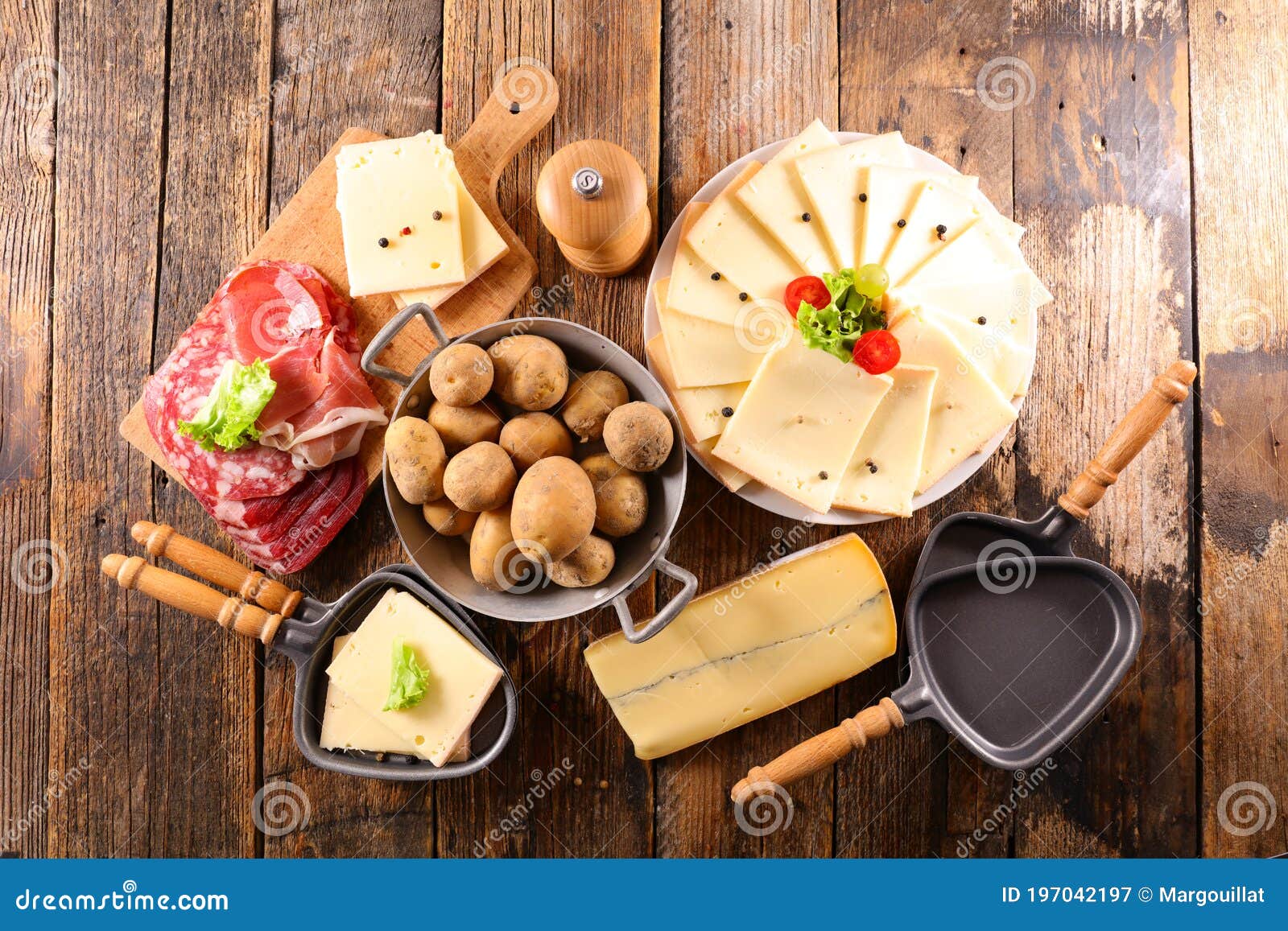 Queijo Raclette Com Presunto Imagem de Stock - Imagem de parcela ...
