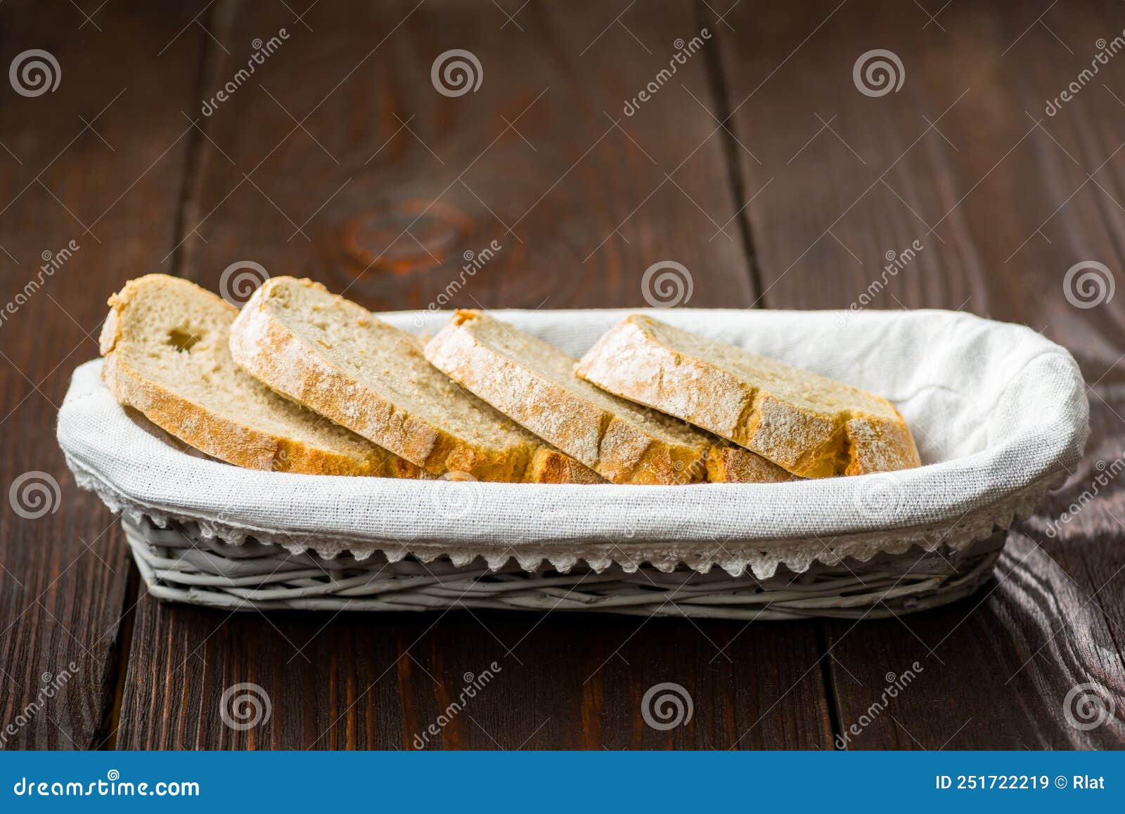 Quelques Tranches De Pain Traditionnel Image stock - Image du panneau ...