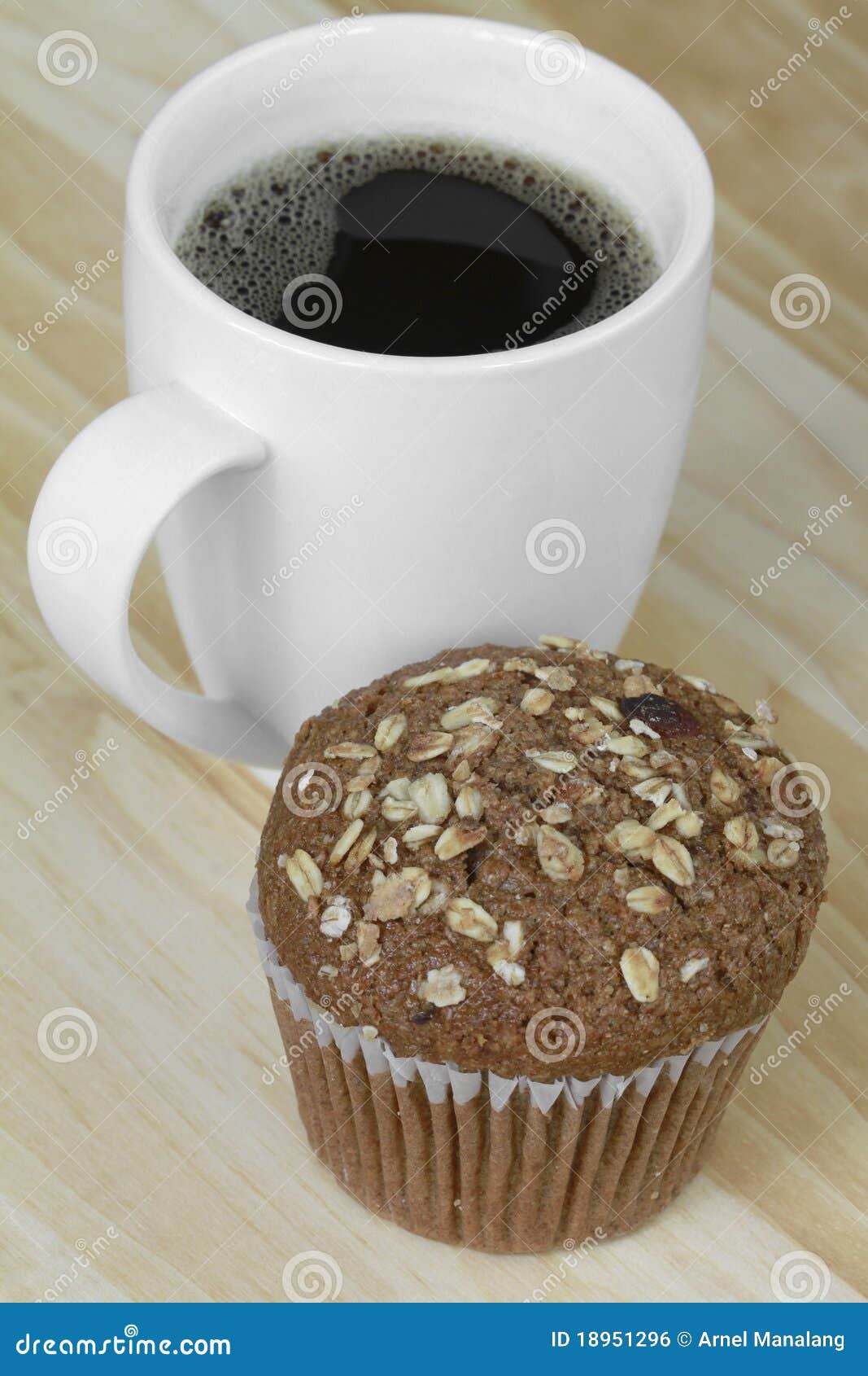 Queque e café foto de stock. Imagem de quente, farelo - 18951296