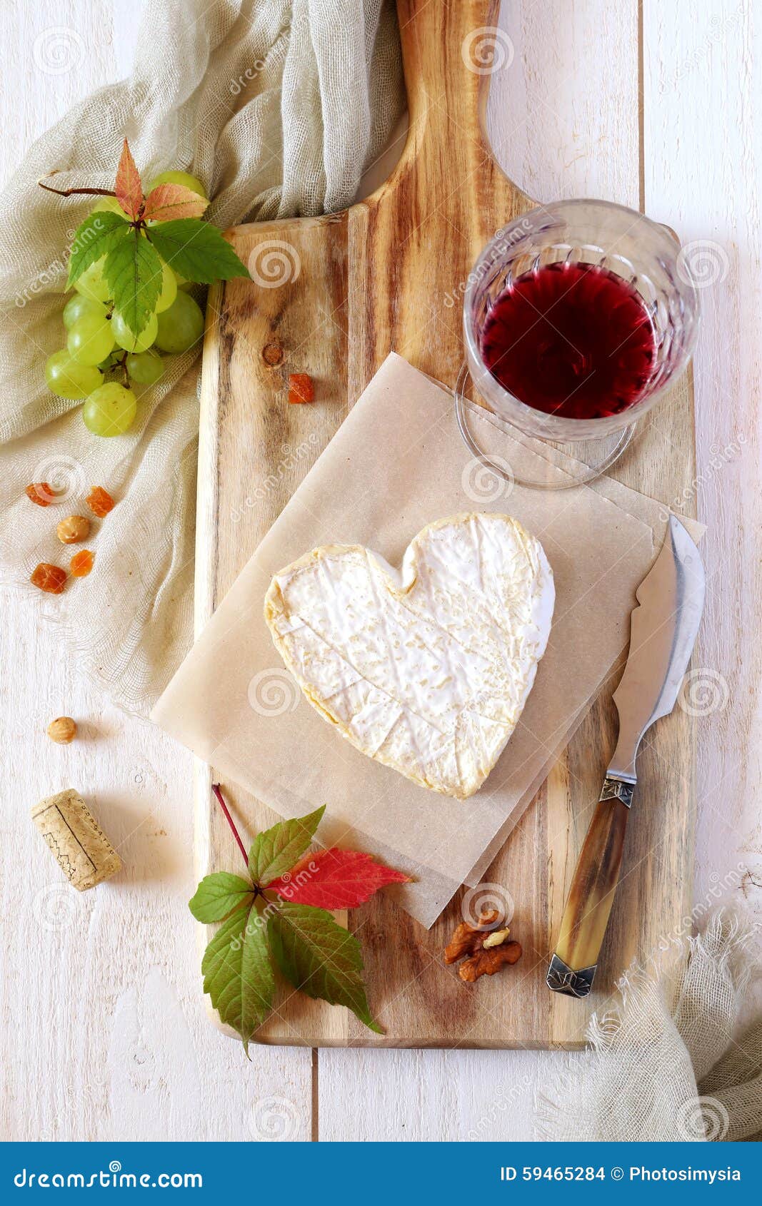 Queso De Coeur De Neufchatel, Leche De Vaca Foto de archivo - Imagen de ...