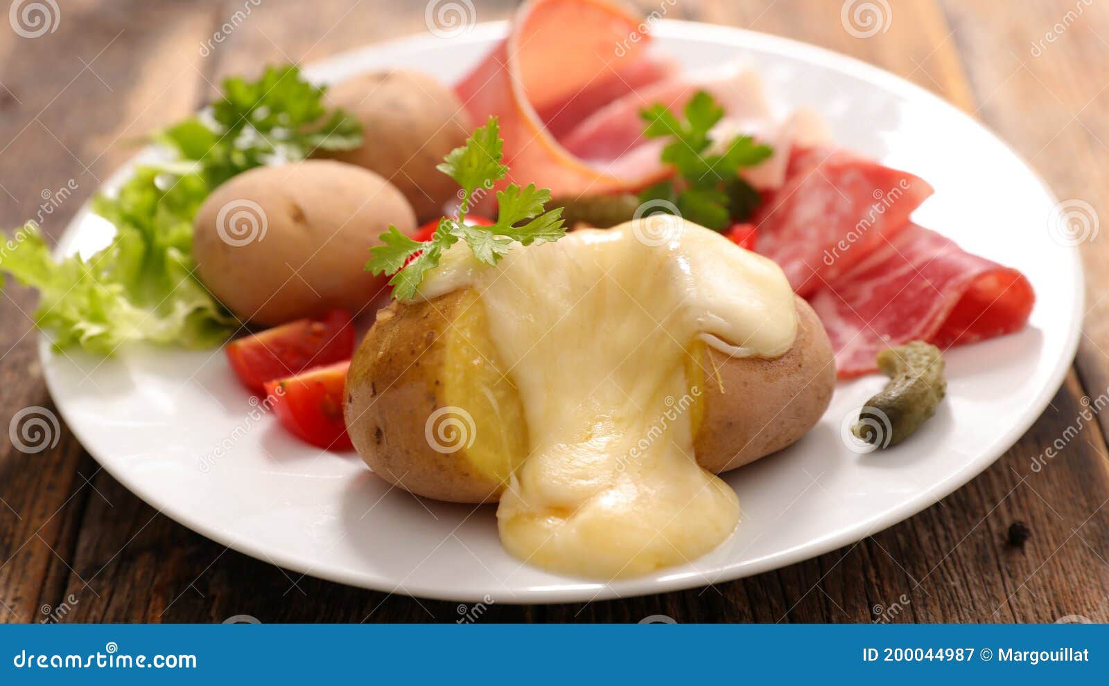 Queso De Papa, Salami Y Raclette Imagen de archivo - Imagen de salami ...