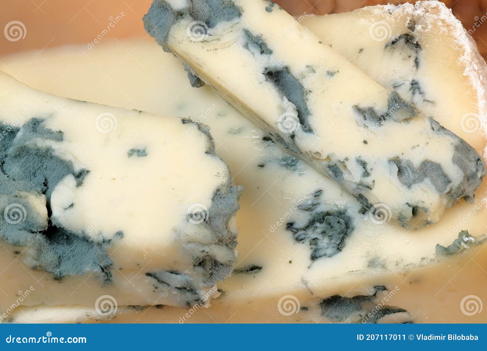 Queso de vaca moho azul imagen de archivo. Imagen de cena - 207117011