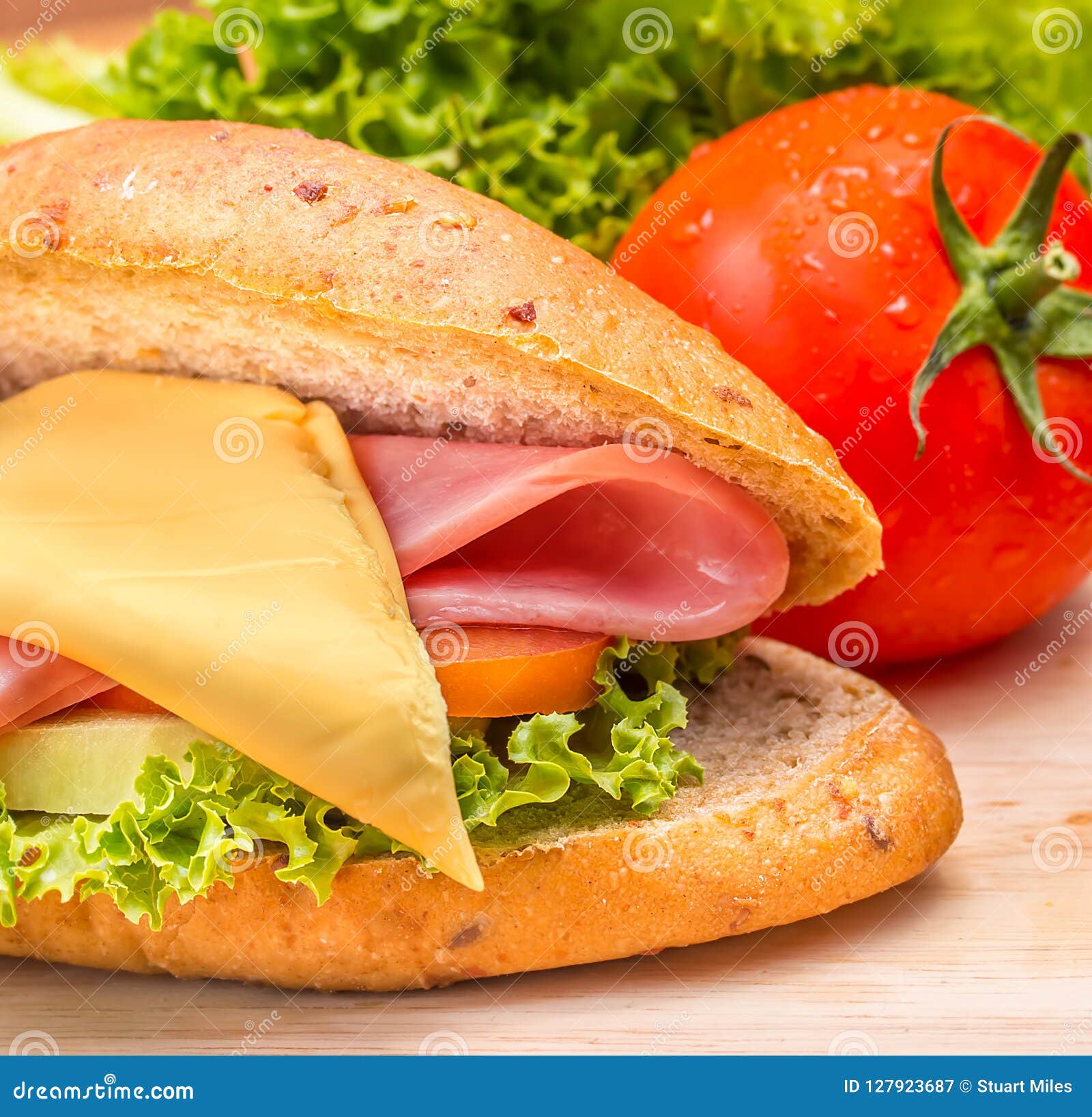 Queso Ham Roll Represents Granary Breads Y Delicioso Imagen de archivo ...